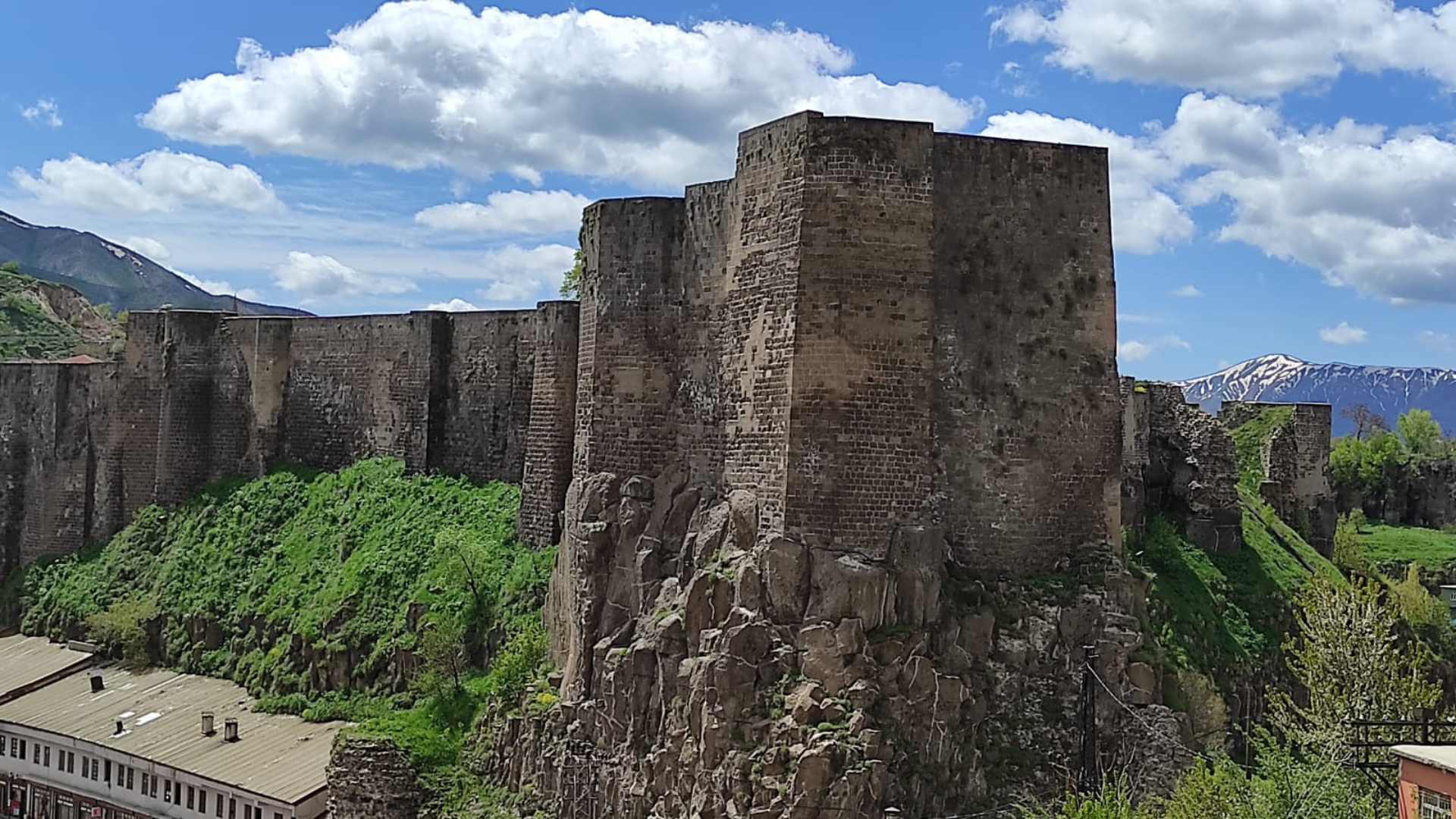 Bitlis Kalesi'nin akıbeti ne olacak, bileniniz var mı? - Bitlis Haber ...
