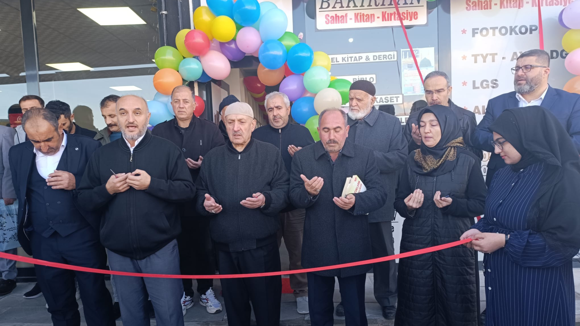 Bitlis'te Eski Kitapların Yer Aldığı Kitapevi ve Kırtasiye Açıldı ...